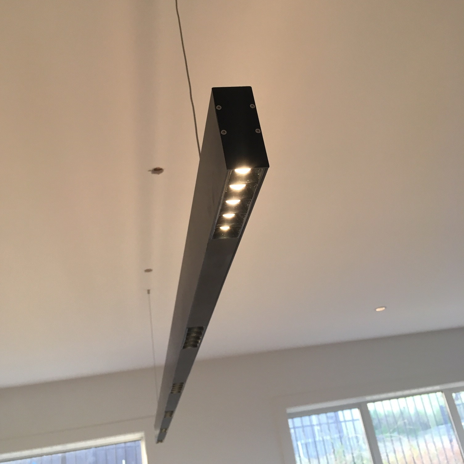 Laser Blade Mat Black 2.4m Suspended Light Fitting – BMS